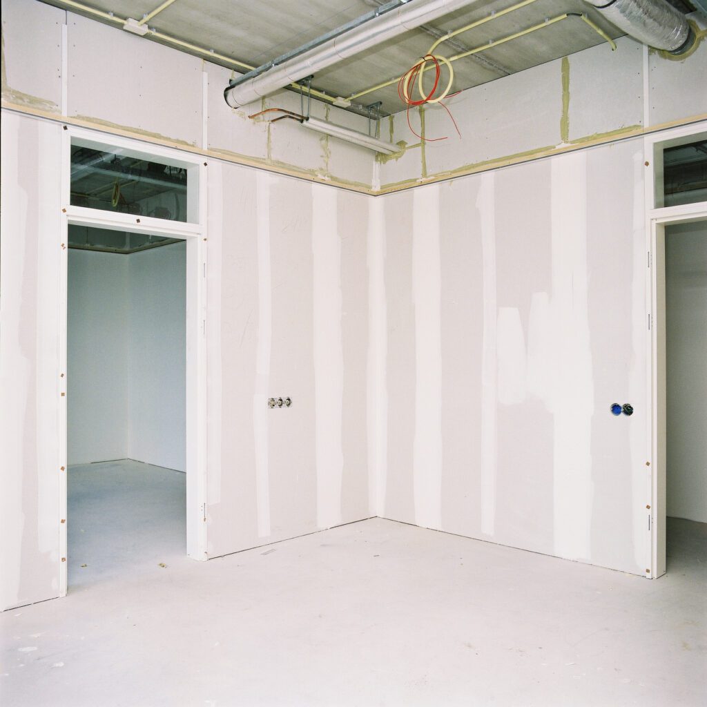 Verwerking van vinyl en textiel wandbekleding • SchildersVAK.nl